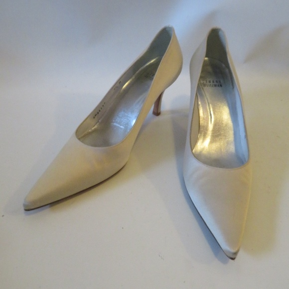 Stuart Weitzman | Shoes | Stuart Weitzman Off White Satin Pumps 75 M ...